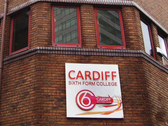 Cardiff Sixth Form College Logo ISC 國際學生中心 【Cardiff